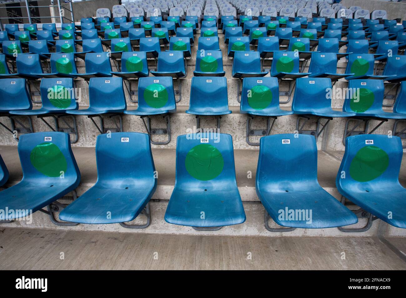 Illustration picture shows indications which seats should be left empty ...