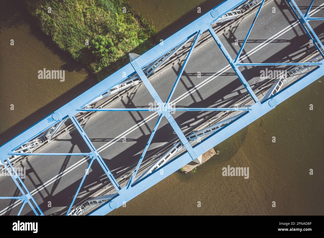 Top down bridge hi-res stock photography and images - Alamy