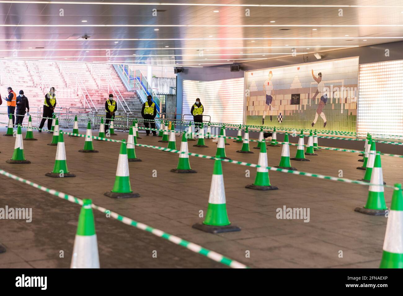 Crowd entering stadium hi-res stock photography and images - Alamy