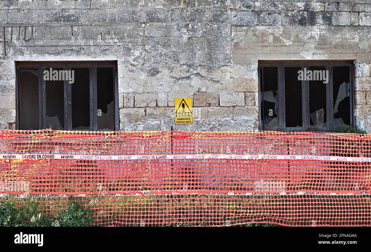 Unsafe construction hi-res stock photography and images - Alamy