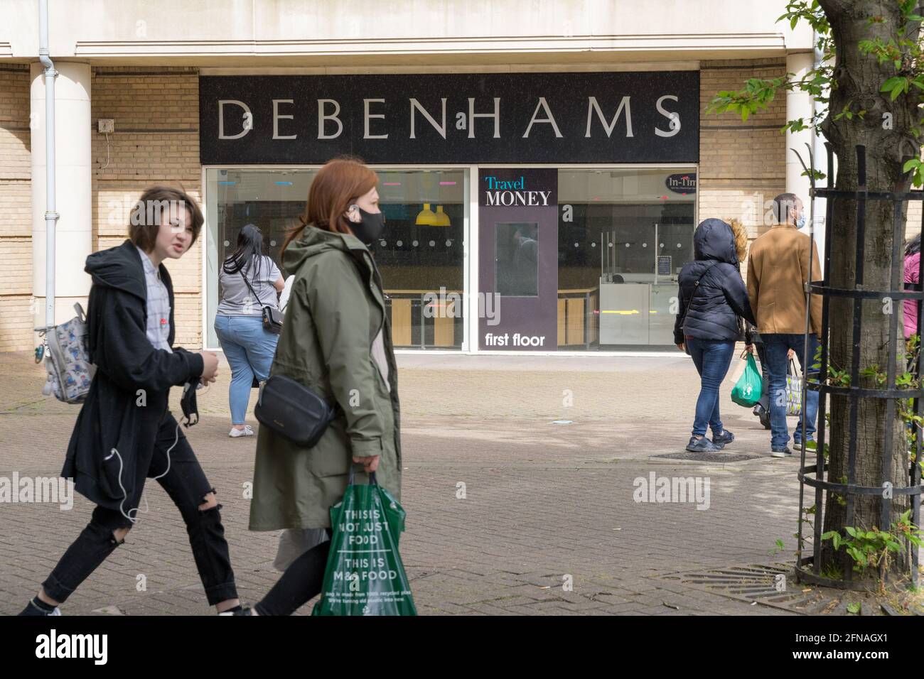Empty debenhams hi-res stock photography and images - Alamy