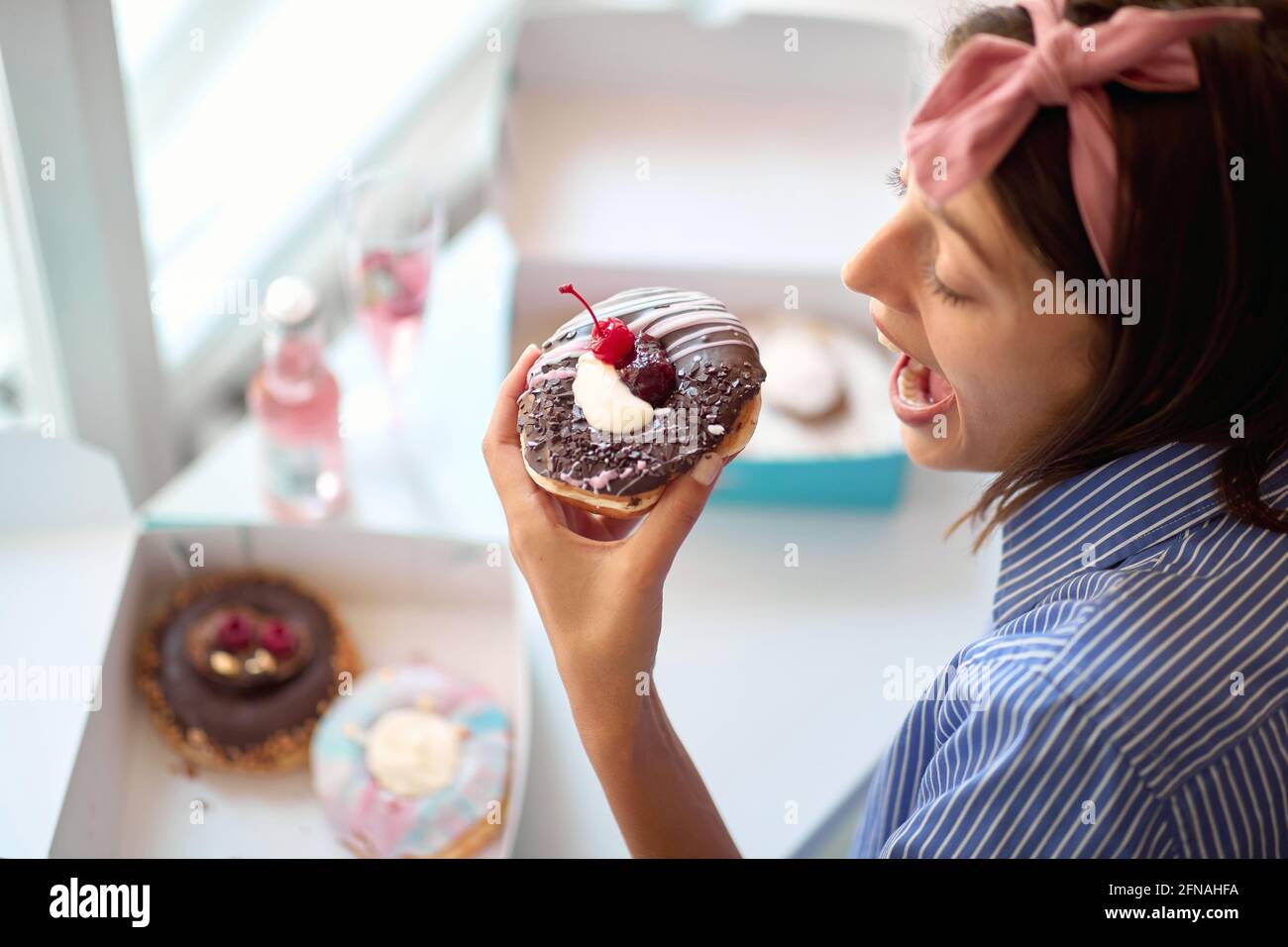 Happy donuts hi-res stock photography and images - Alamy