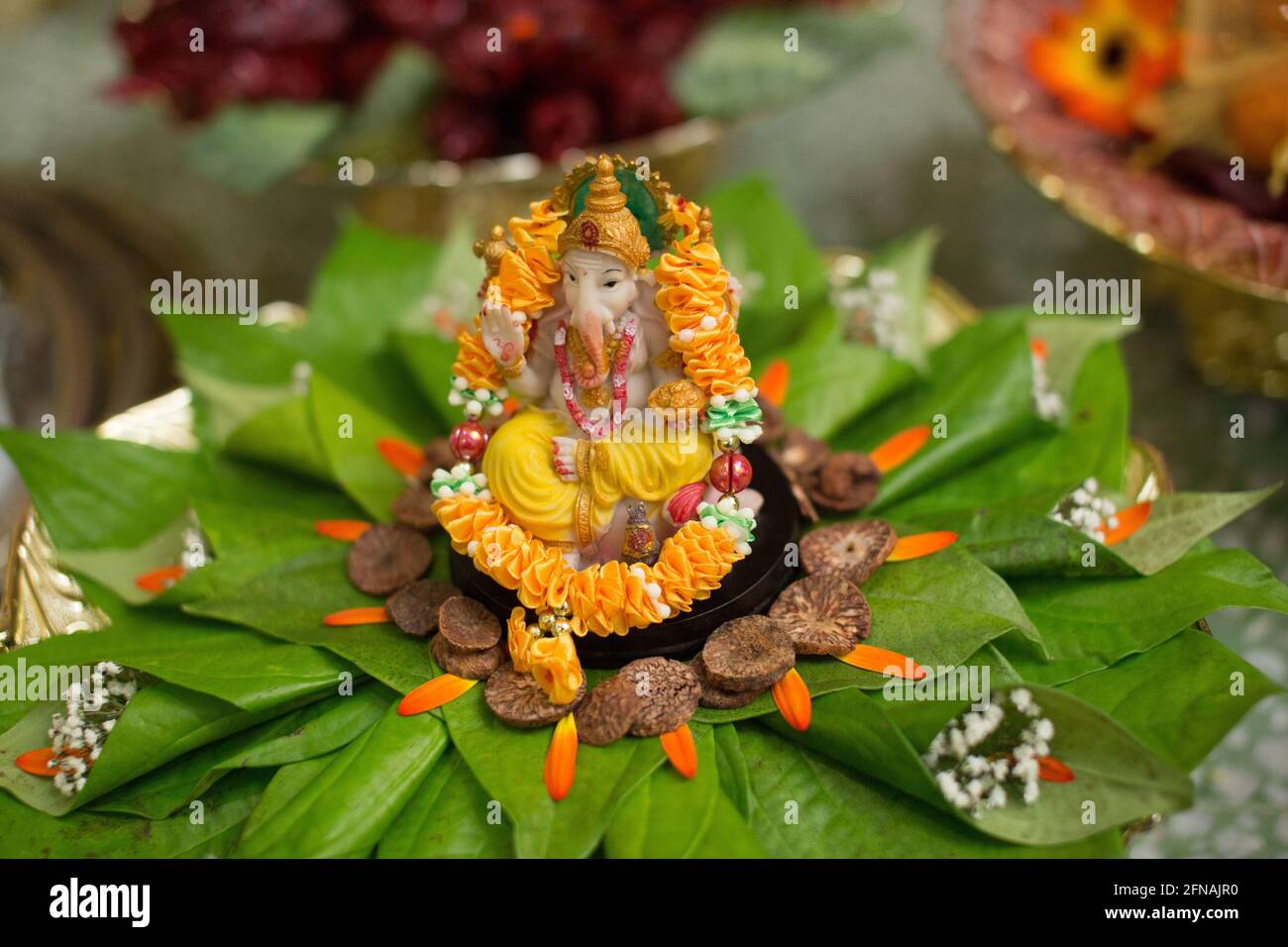 Hindu marriage statue hi-res stock photography and images - Alamy