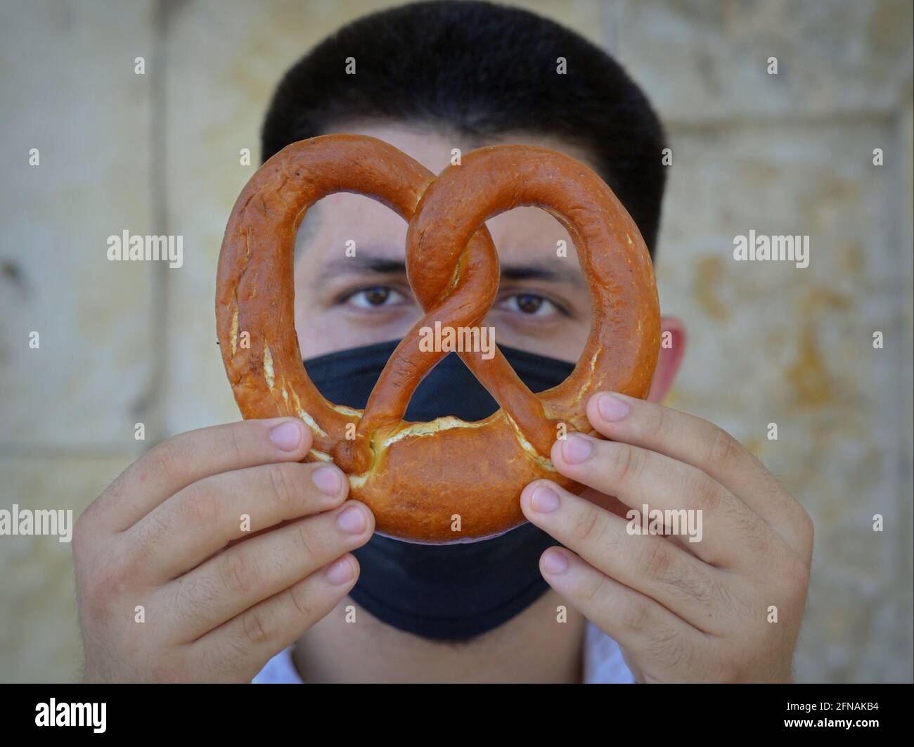 Loop mask hi-res stock photography and images - Alamy