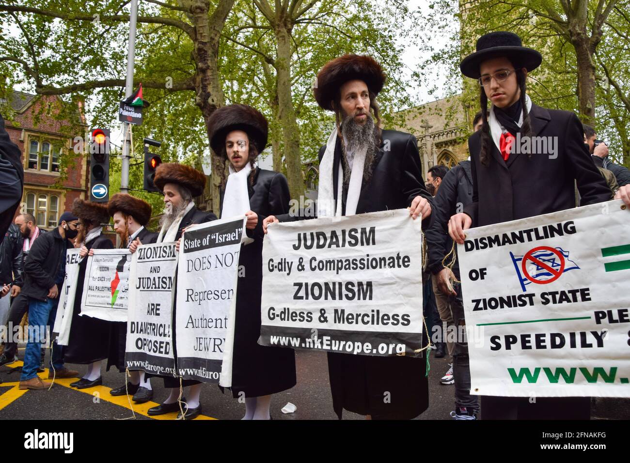 London, United Kingdom. 15th May 2021. Members of an anti-Zionist ...