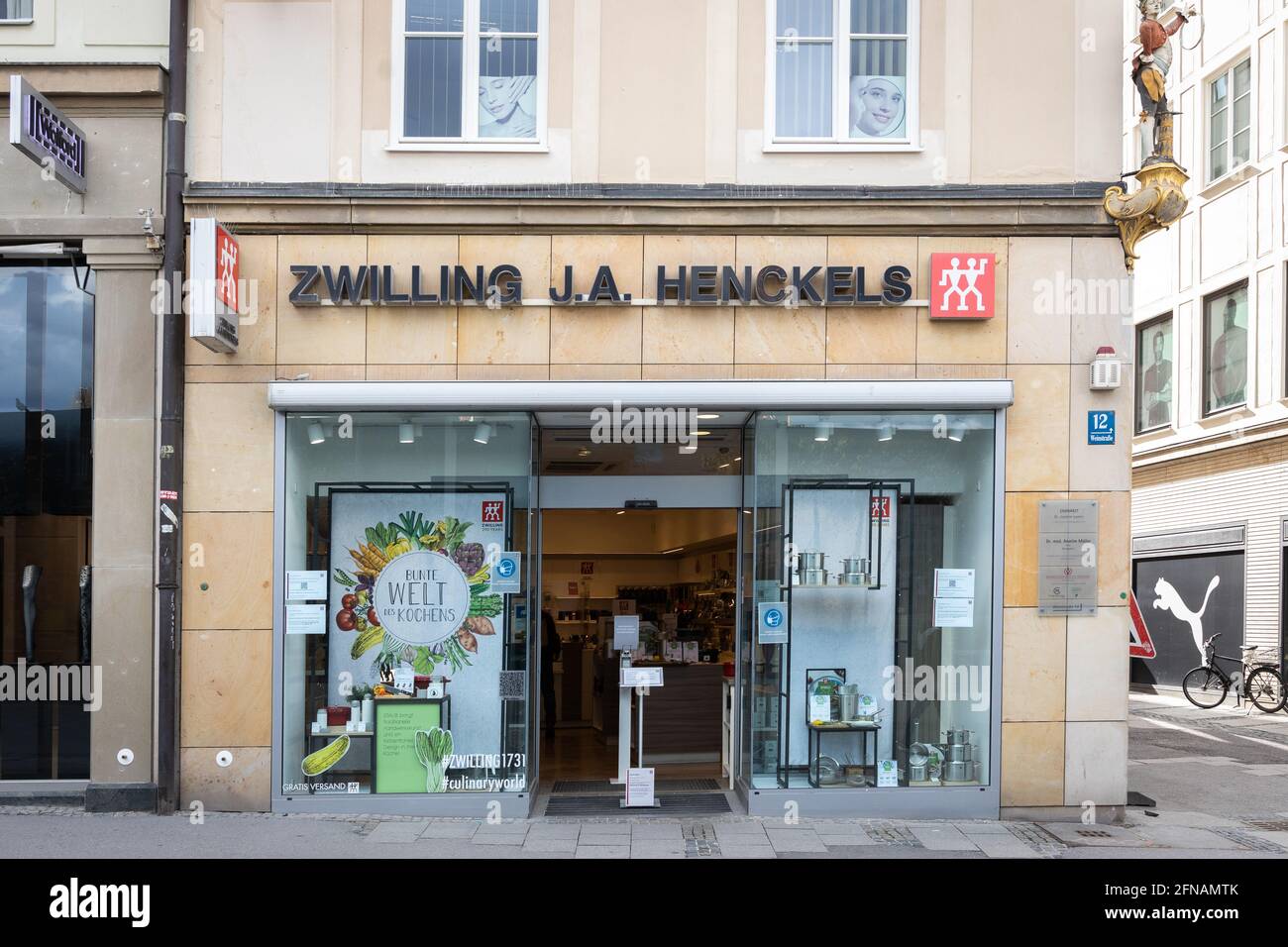 Zwilling logo hi-res stock photography and images - Alamy