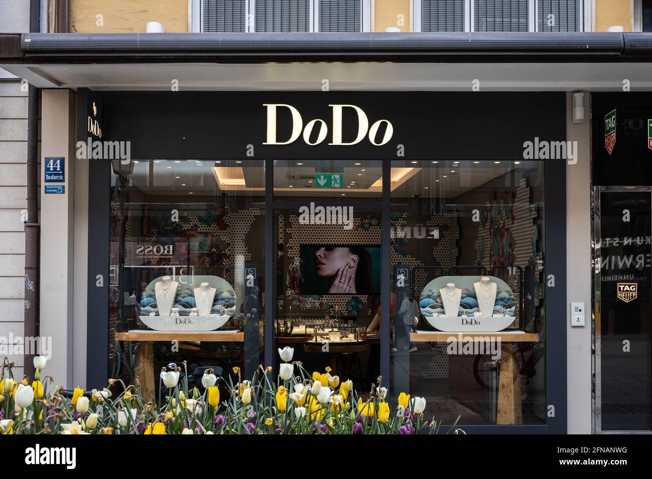 DoDo store sign in Munich town center Stock Photo - Alamy