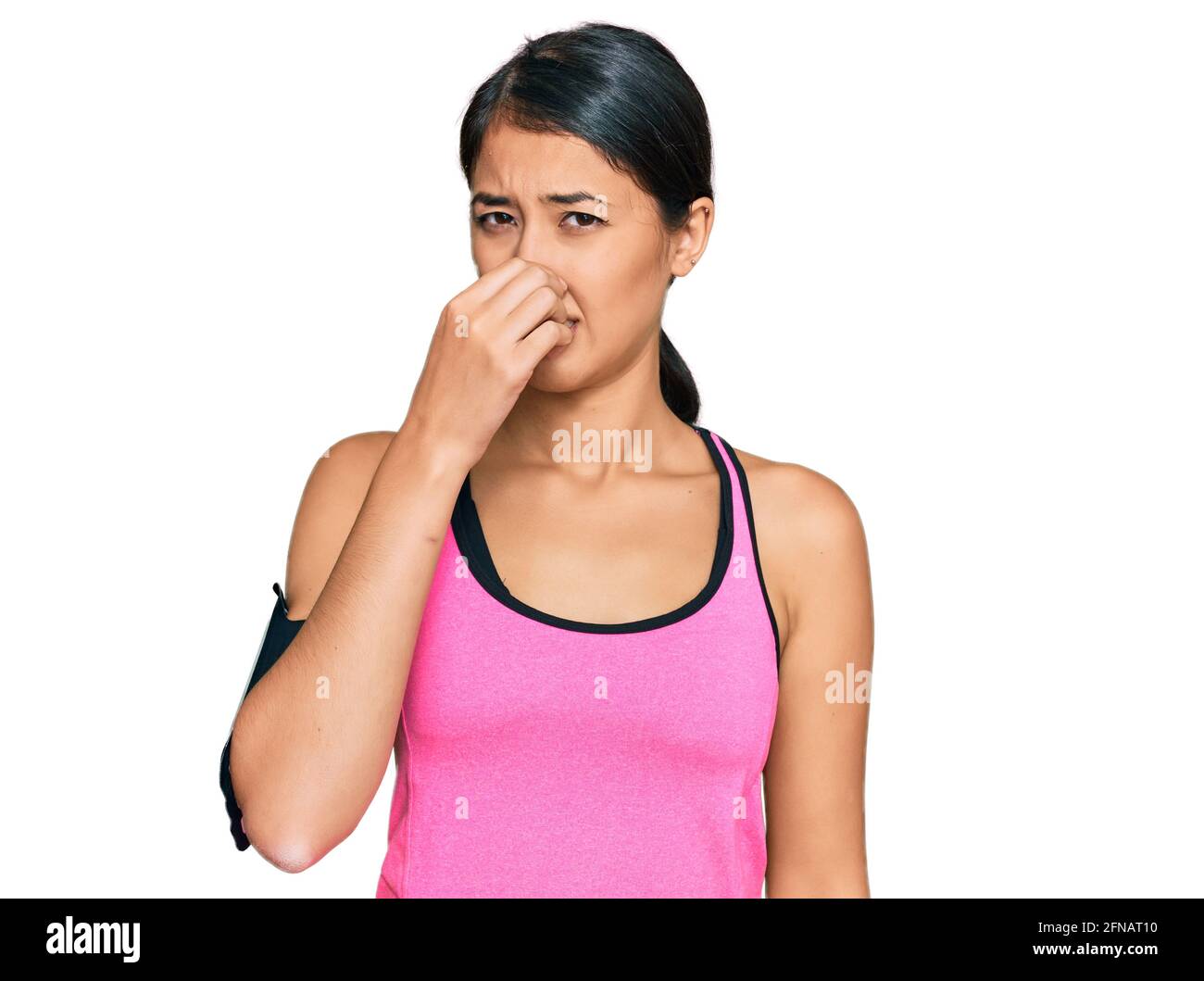 Beautiful asian young sport woman wearing sportswear and arm band ...