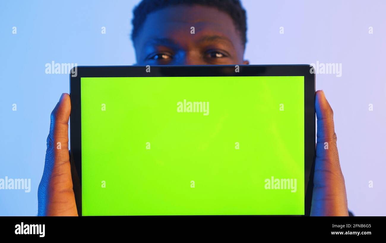 Green screen hand gestures hi-res stock photography and images - Alamy