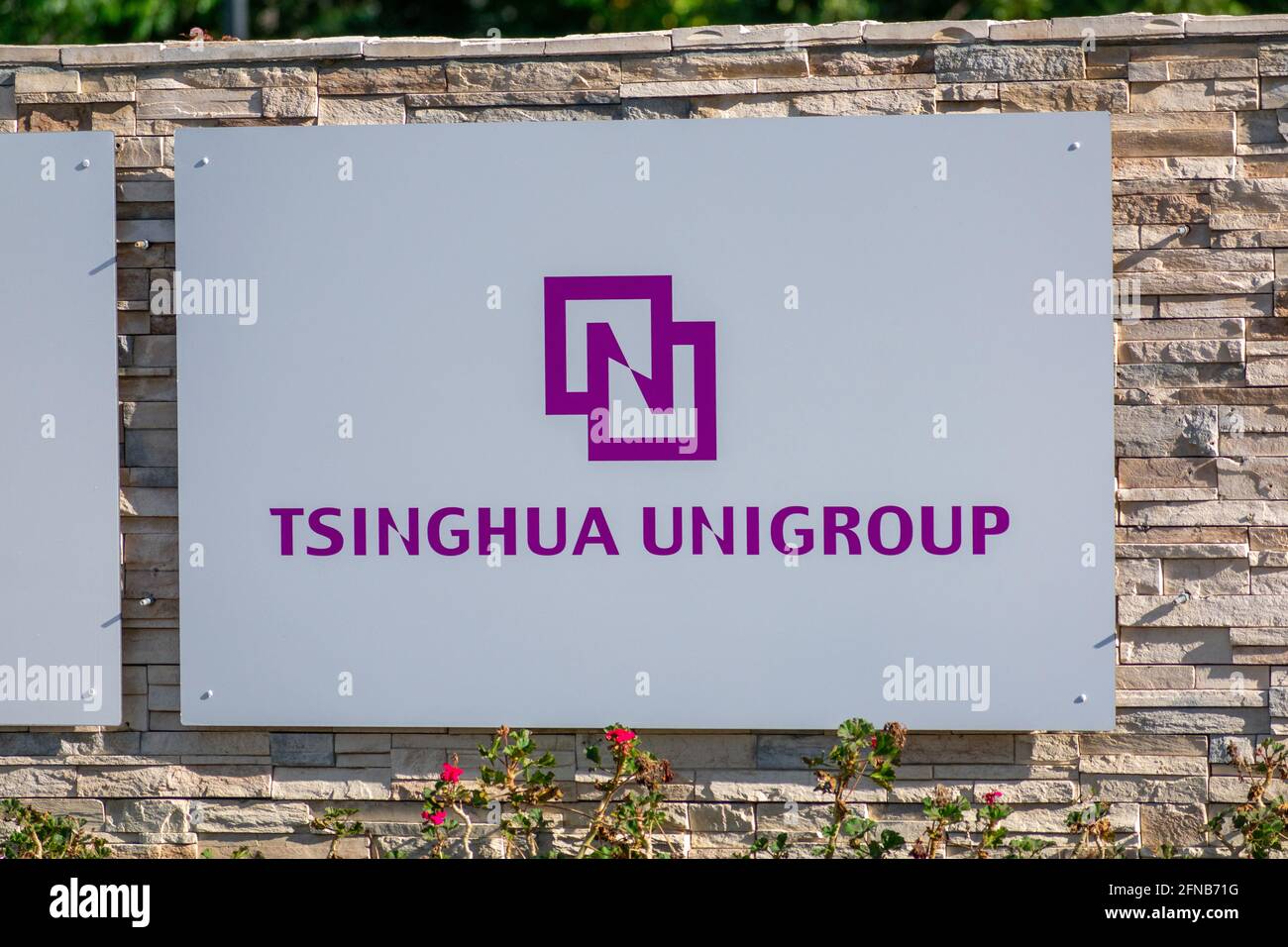 Tsinghua Unigroup logo, sign at Silicon Valley office of a Chinese ...