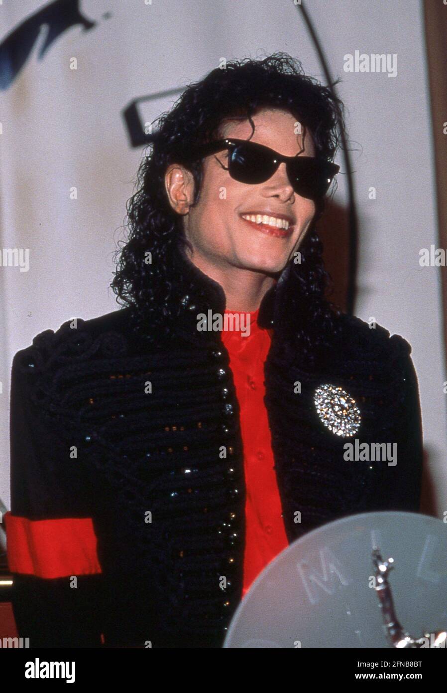 CBS Records honors Michael Jackson with a special ‘Artist Of the Decade ...