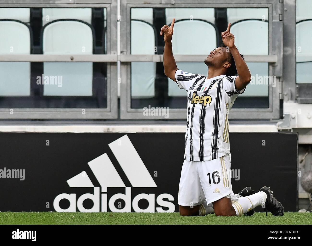 Juan Cuadrado of Juventus FC celebrates the victory during the Serie A ...