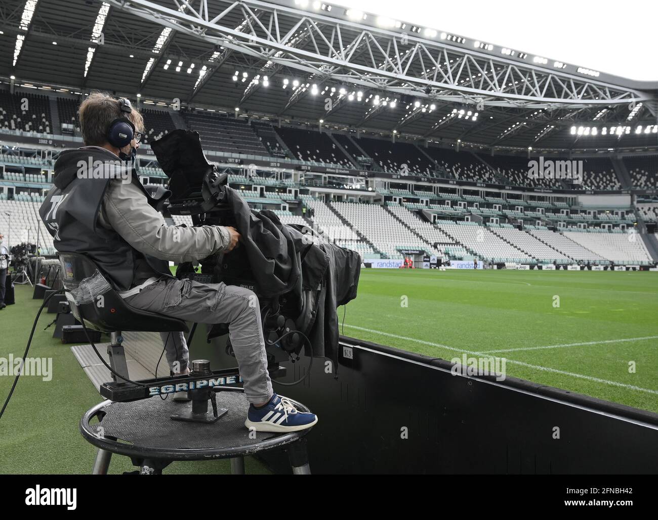 Italian tv reporter hi-res stock photography and images - Alamy