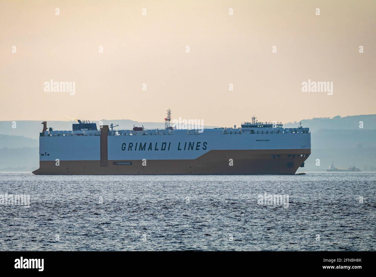 Cargo ship bristol channel hi-res stock photography and images - Alamy
