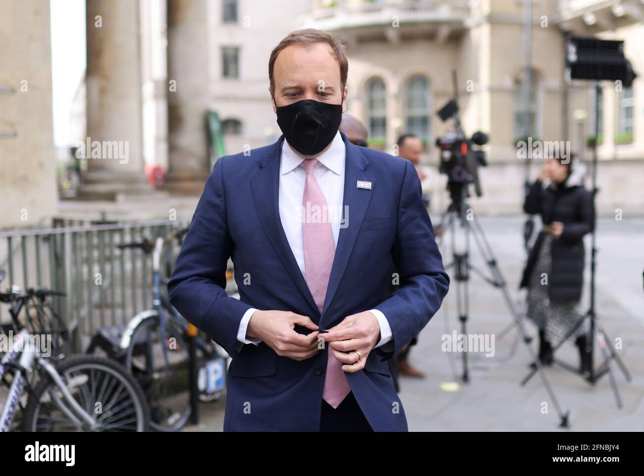 Matt hancock mask hi-res stock photography and images - Alamy