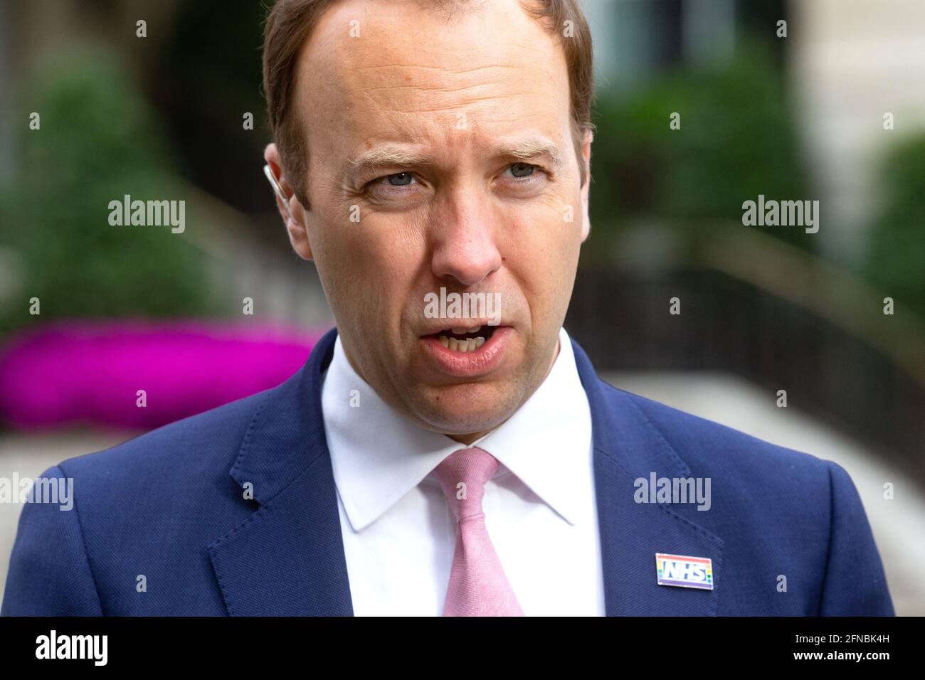 Matthew hancock nhs doctors nurses hi-res stock photography and images ...