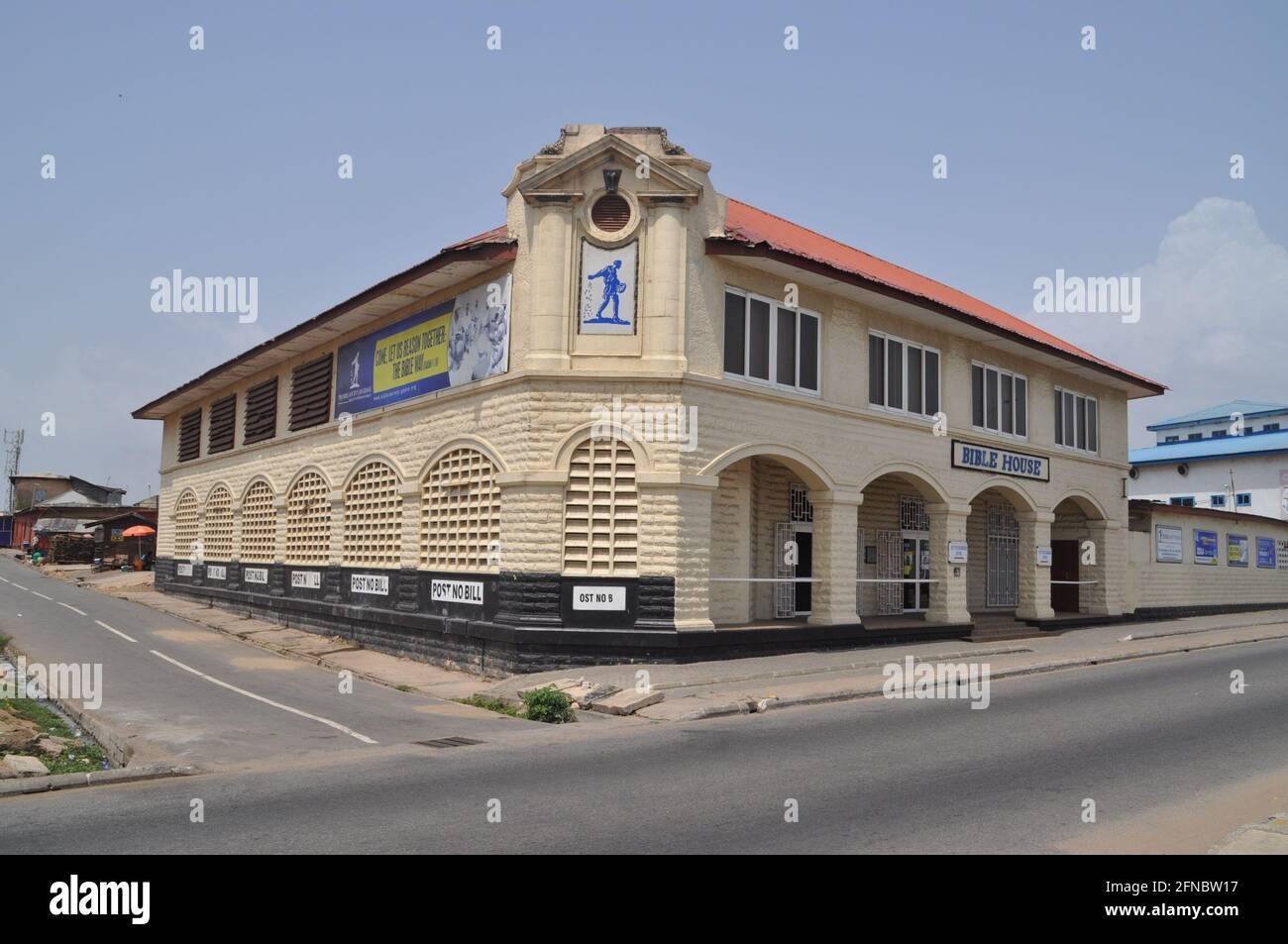 Old colonial building near the coast of Accra, Ghana Stock Photo - Alamy