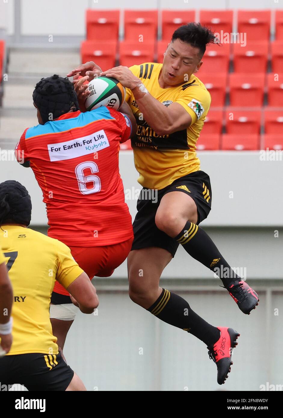 Higashi Osaka, Japan. 16th May, 2021. Suntory Sungoliath center Shogo ...