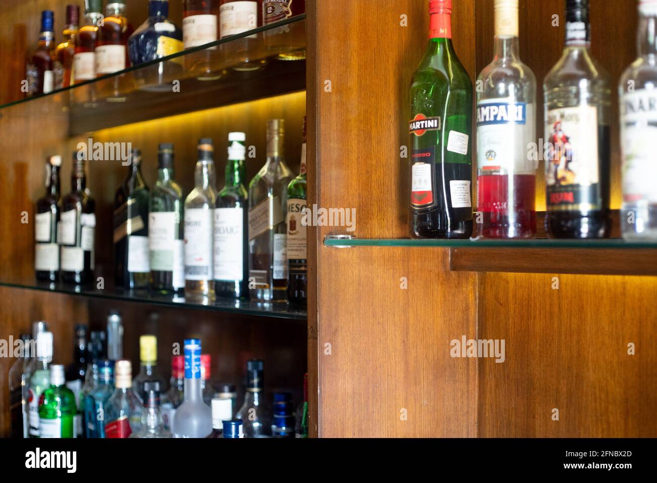 Top shelf liquor hi-res stock photography and images - Alamy