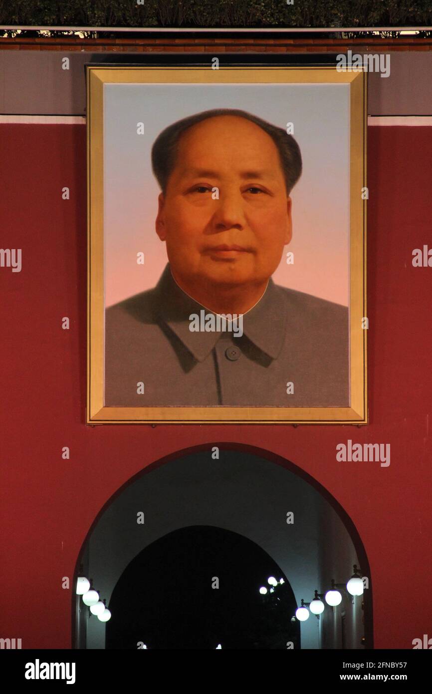 Portrait at Mao Zedong hanging on the Tiananmen Gate at night in Bejing ...