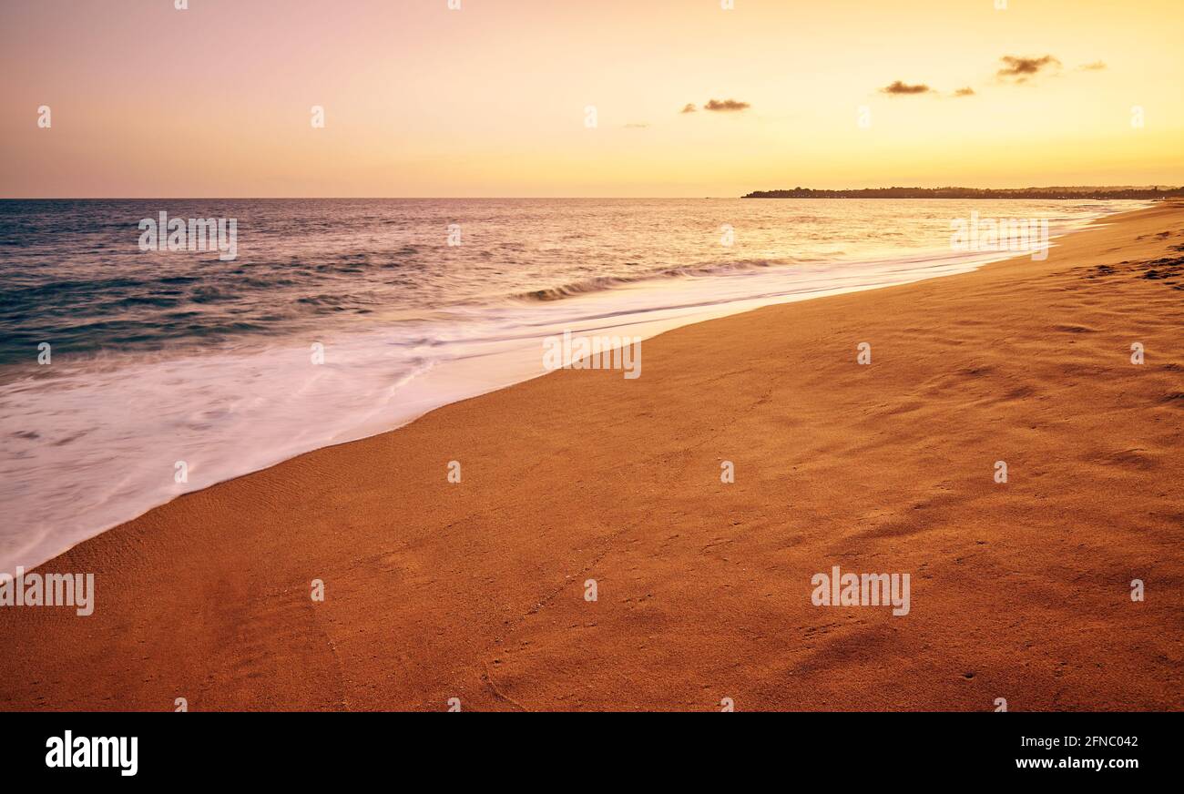 Beautiful sunset sandy beach colorful hi-res stock photography and ...