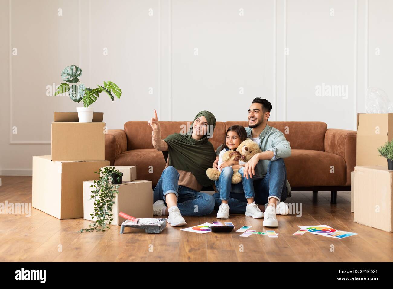 Happy muslim family doing repair in new house Stock Photo - Alamy