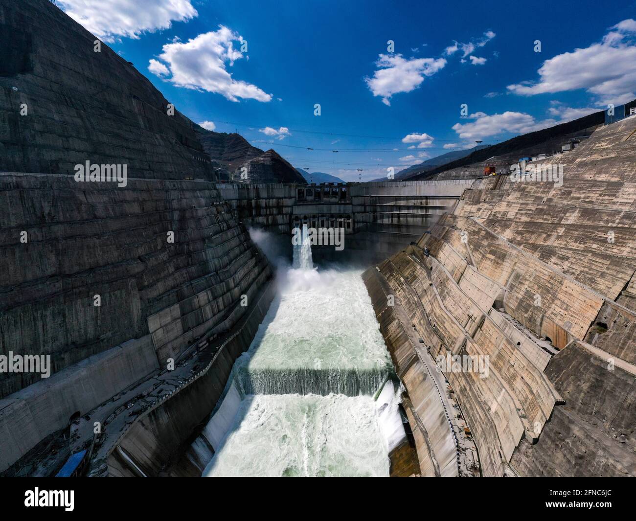 (210516) -- KUNMING, May 16, 2021 (Xinhua) -- Aerial photo taken on May ...