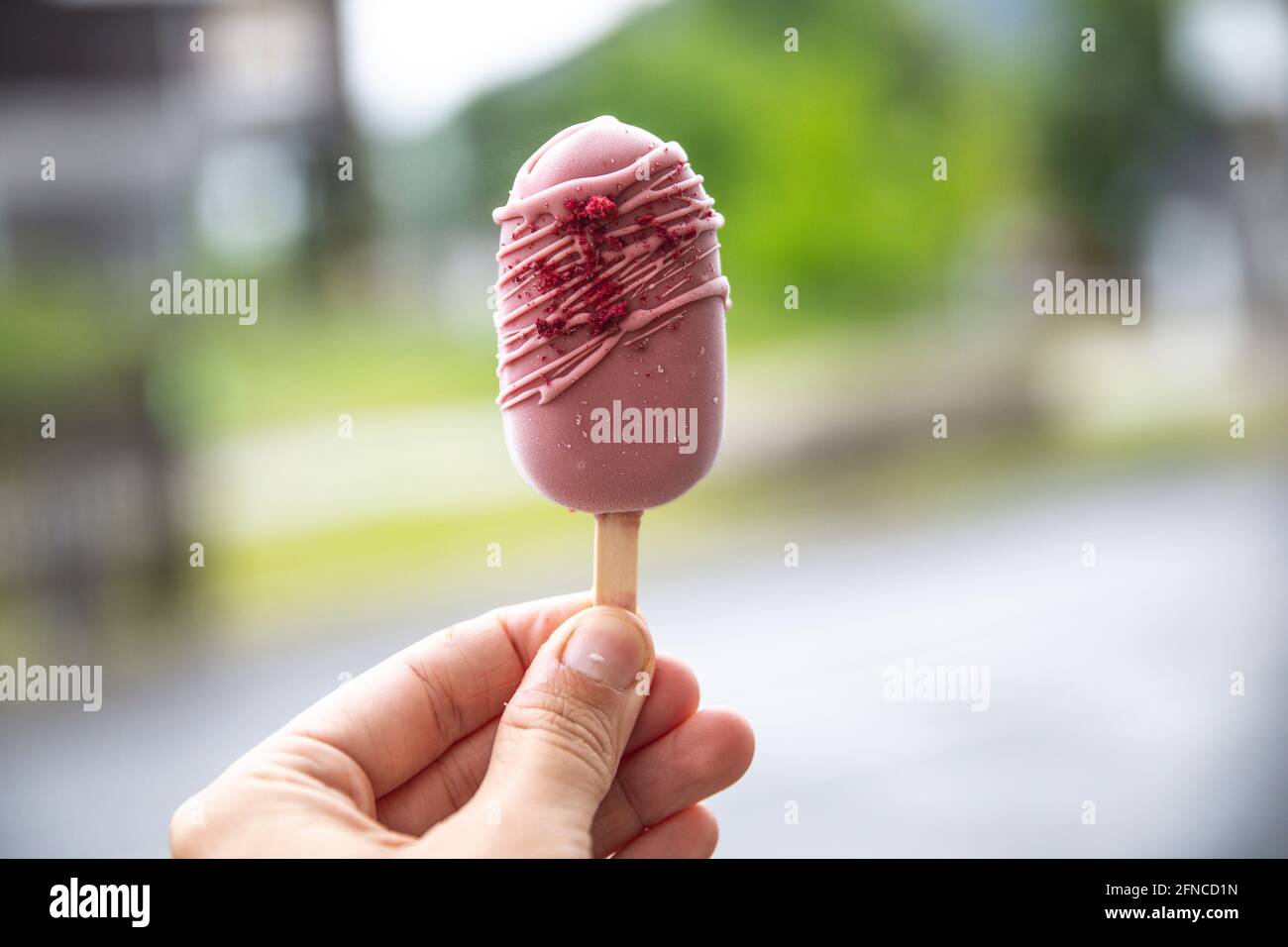 Ruby chocolate beans hi-res stock photography and images - Alamy