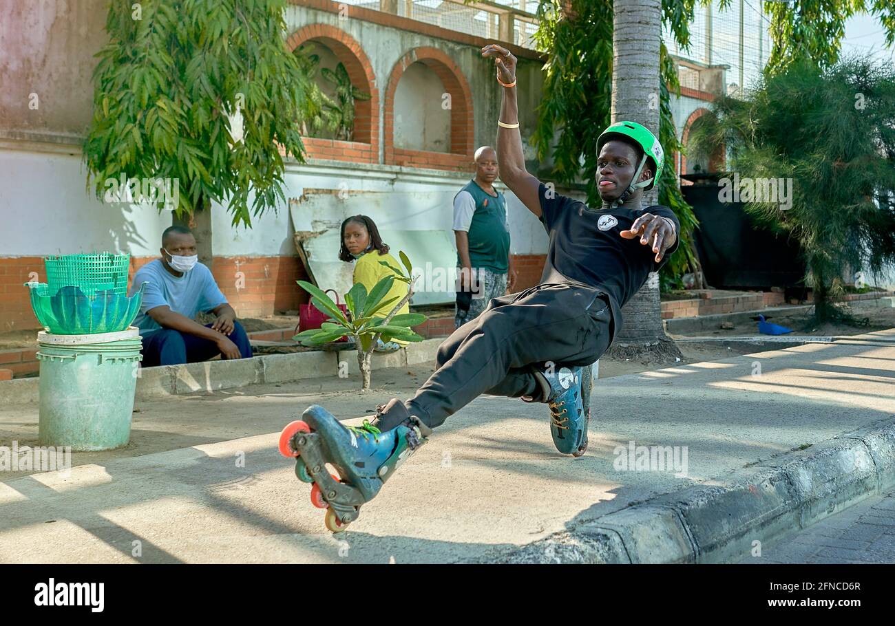 African man rollerblading hi-res stock photography and images - Alamy