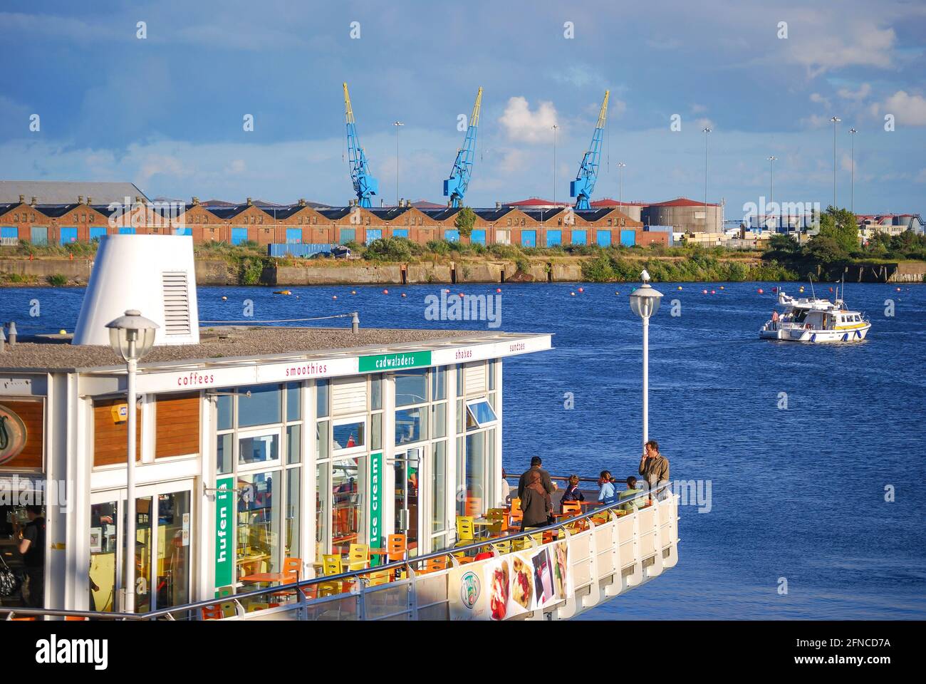 Restaurant cardiff bay hi-res stock photography and images - Alamy