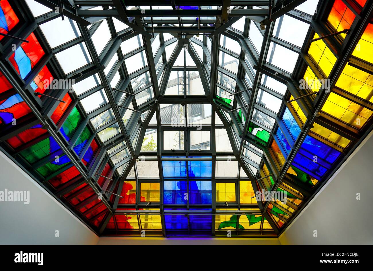 Shopping mall modern architecture hi-res stock photography and images ...