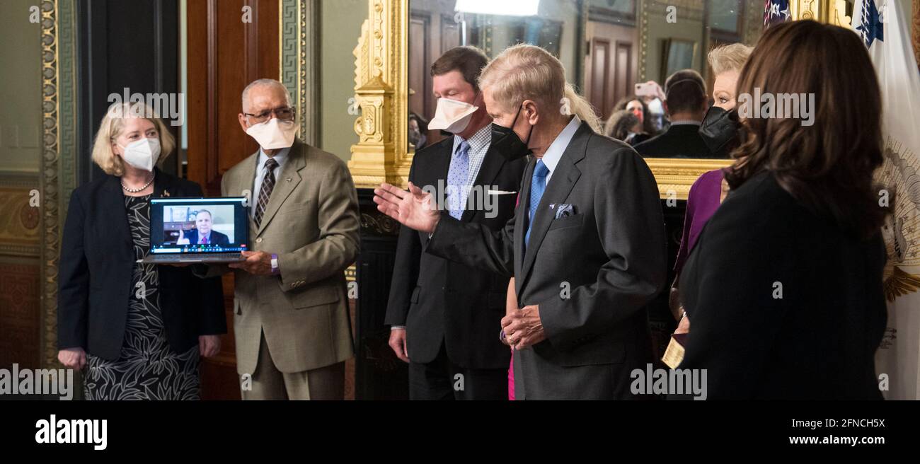 NASA Administrator Bill Nelson, center, speaks to previous NASA ...