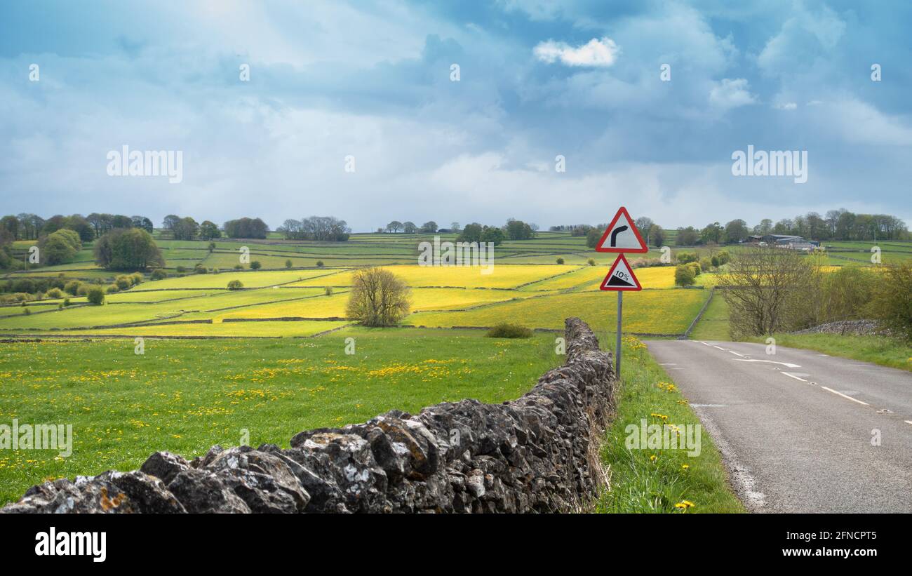 The road to Bakewell, steep hill sign and countryside Stock Photo - Alamy