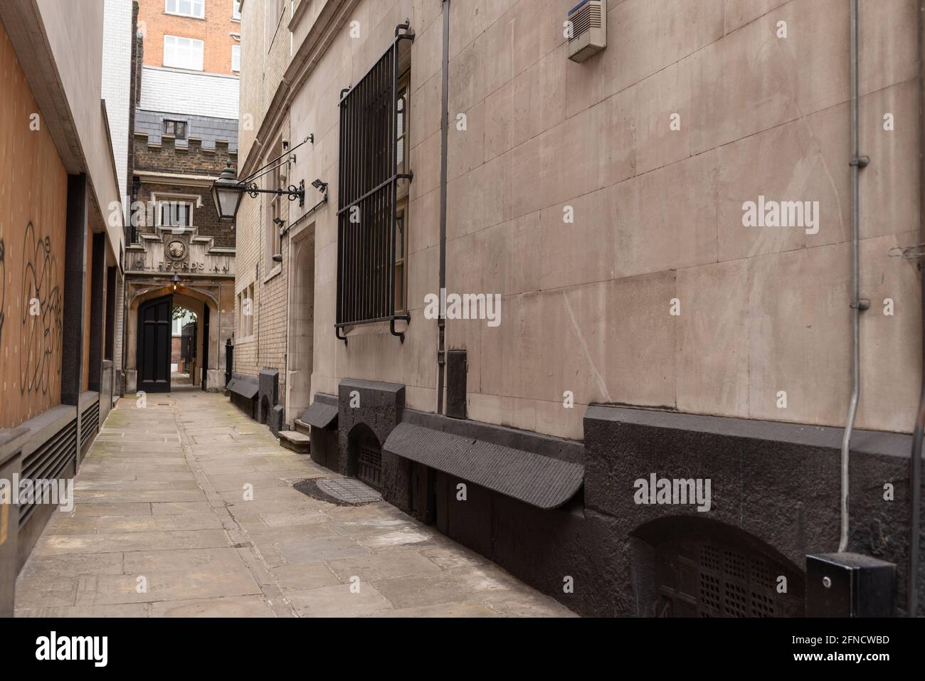 Suburb london street hi-res stock photography and images - Alamy