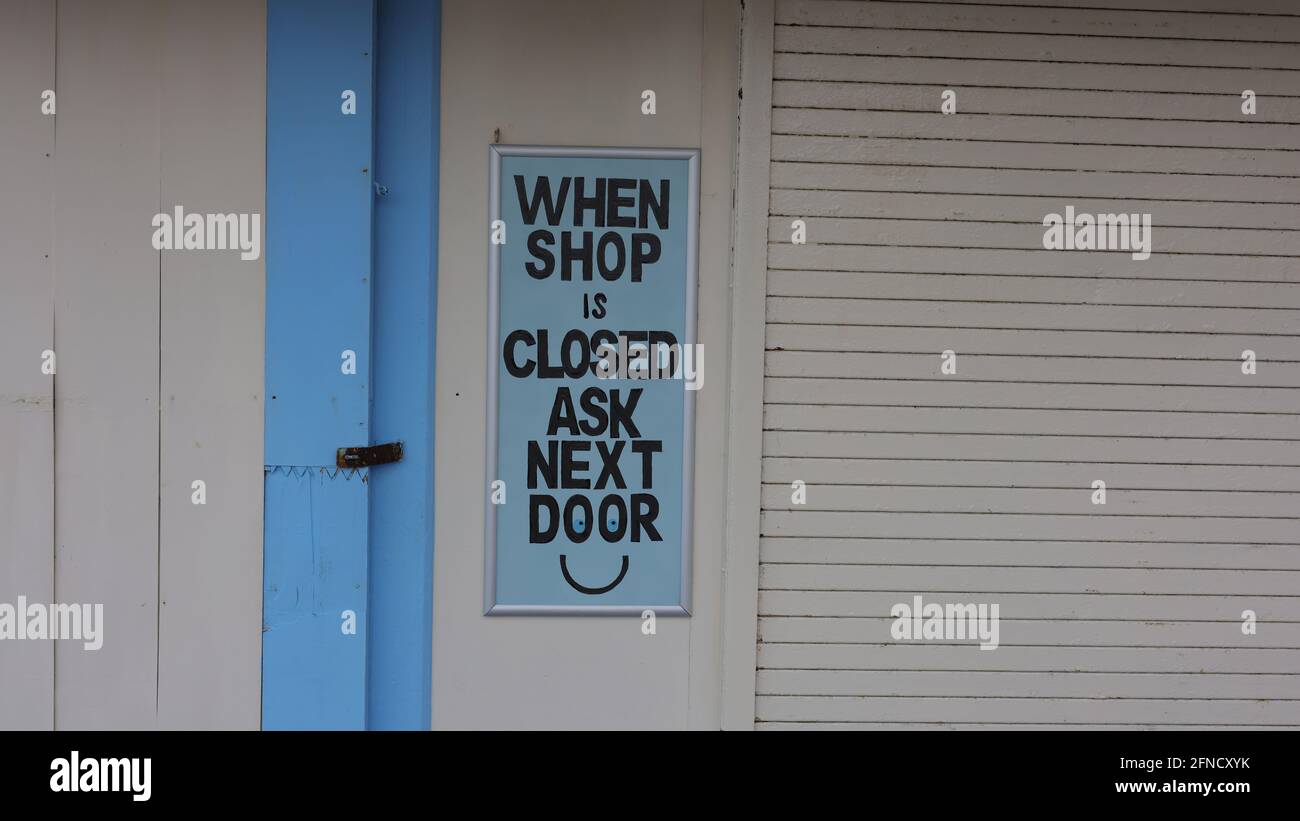 Sign on closed shopfront UK Stock Photo - Alamy