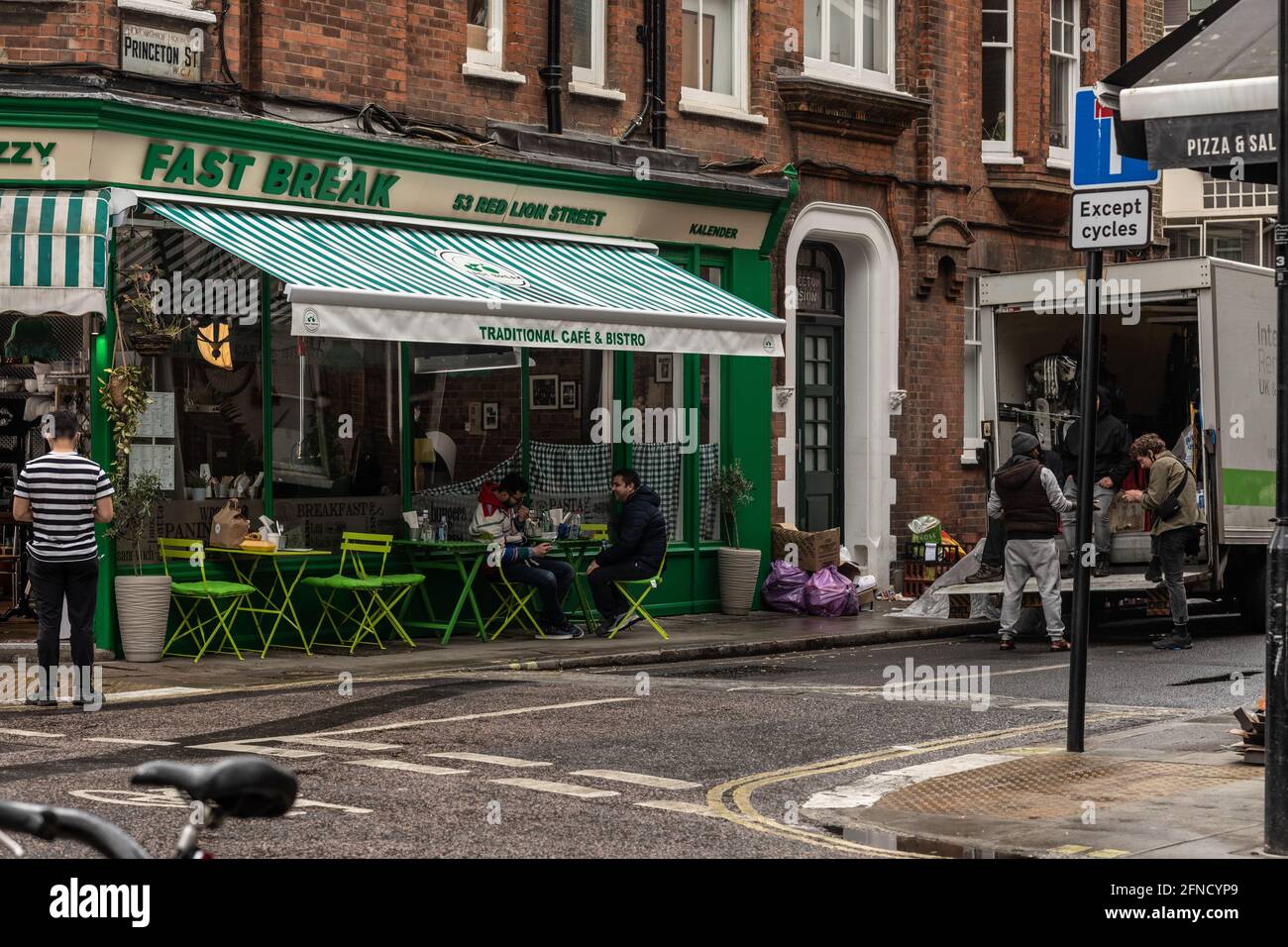 Underground bars of london hi-res stock photography and images - Alamy