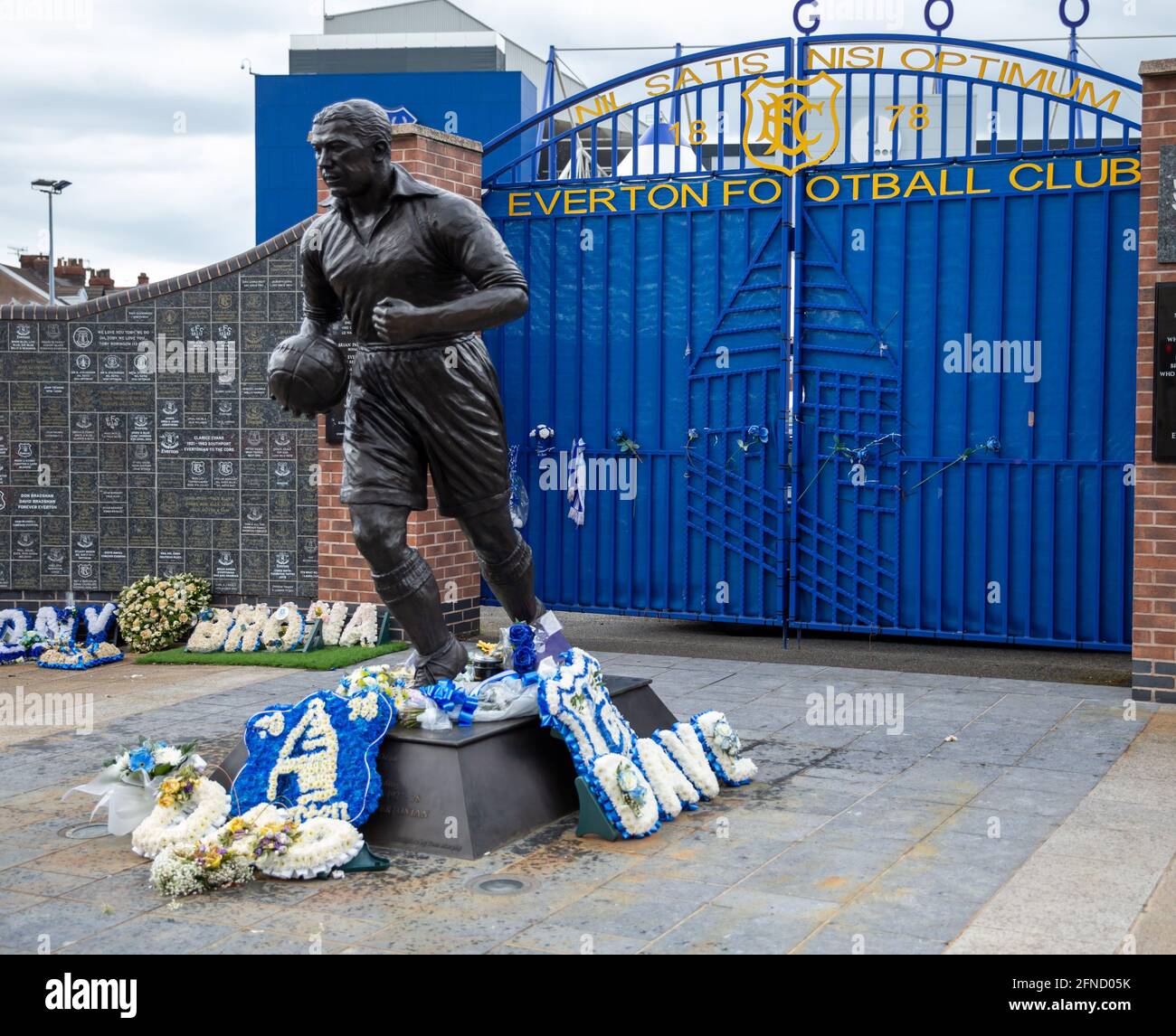 Outside goodison park hi-res stock photography and images - Alamy