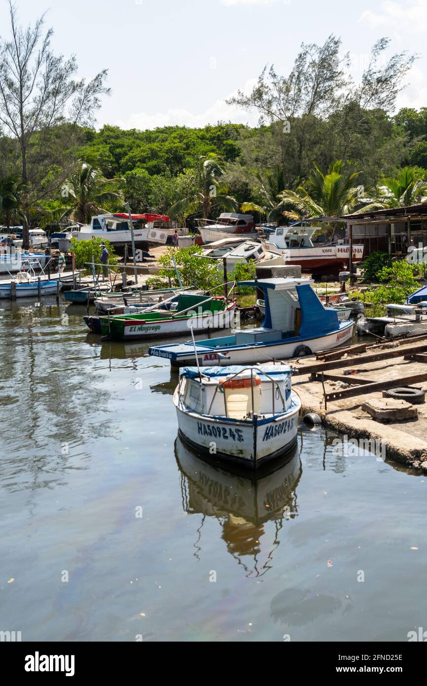 Havana marina hi-res stock photography and images - Alamy