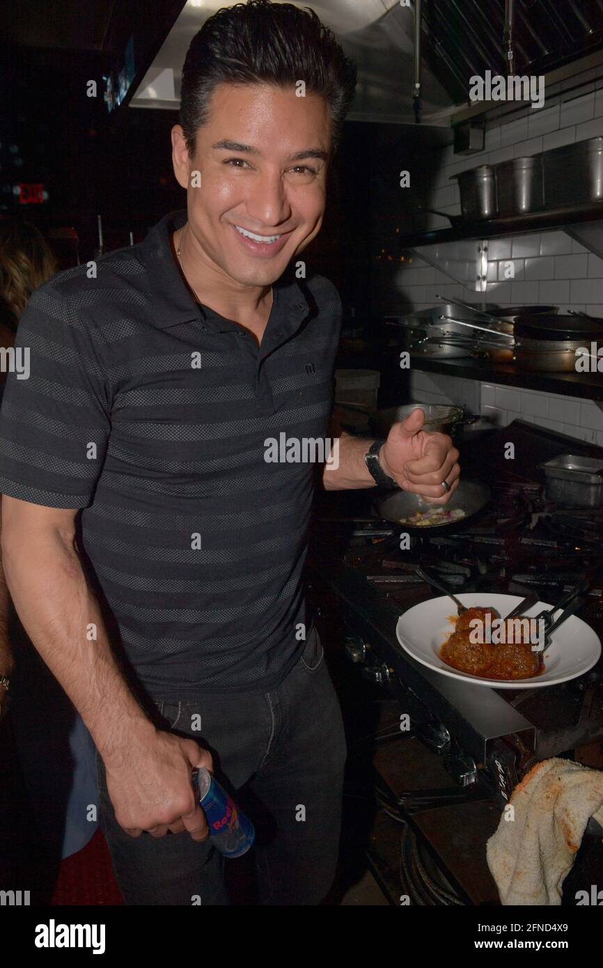 Mario lopez saved by the bell hi-res stock photography and images - Alamy