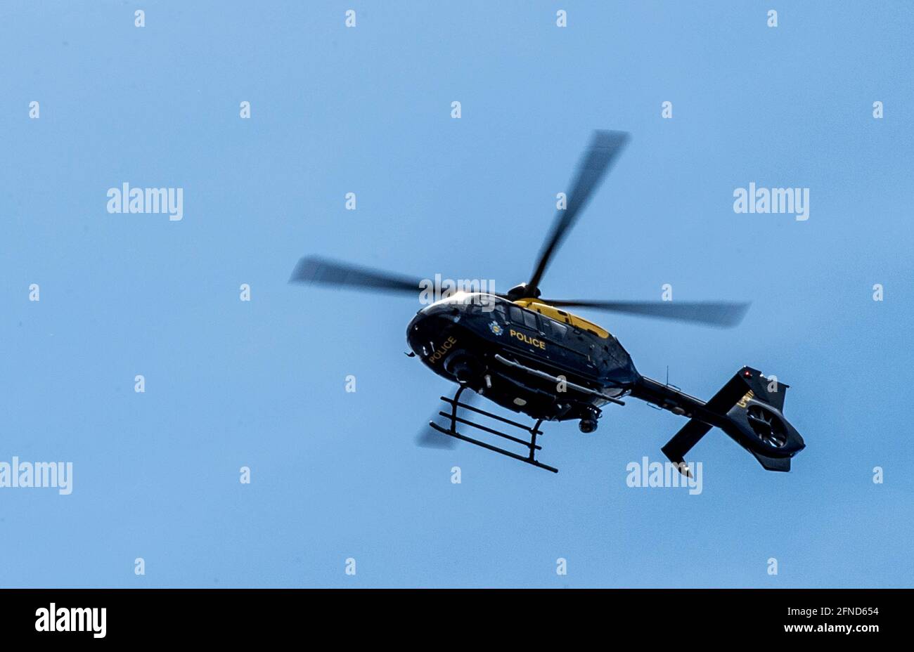 National Police Air Service (NPAS) Essex helicopter over Billericay in ...