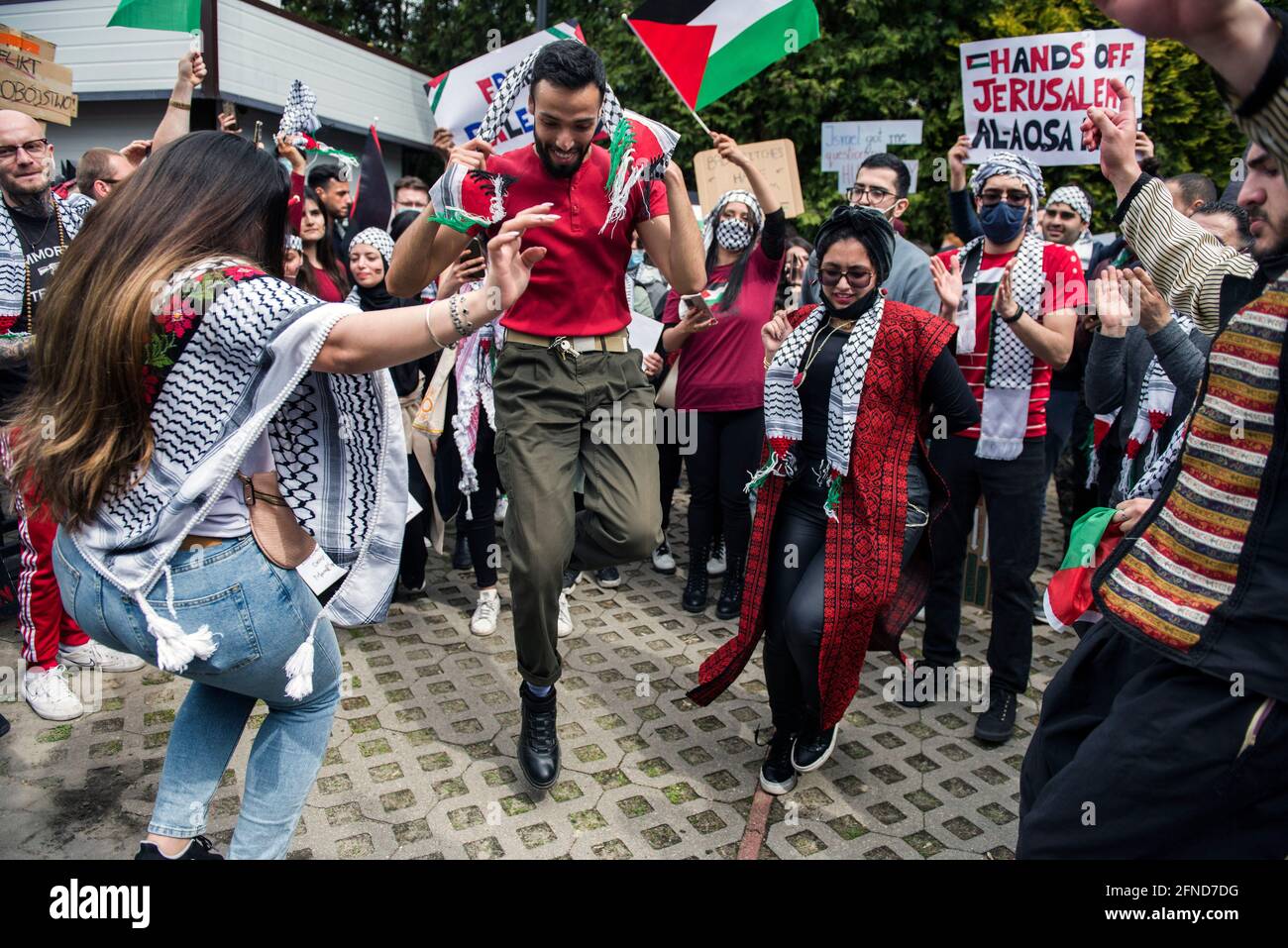Protesters dancing traditional Palestinian dances during the ...