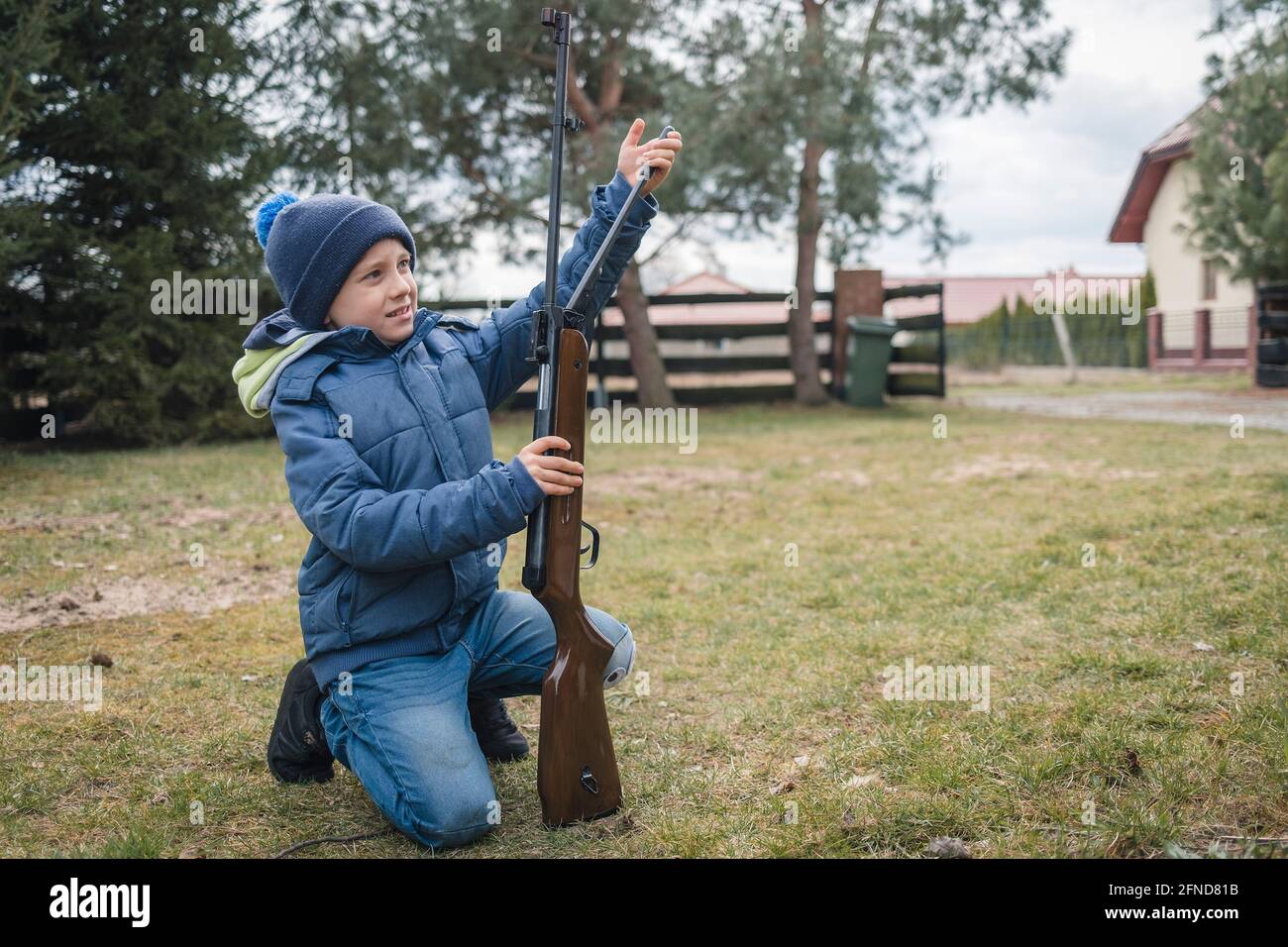 Young boy loading the air rifle Stock Photo - Alamy