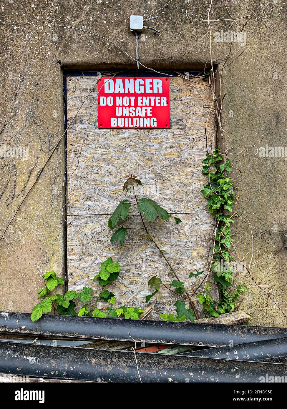 Danger building unsafe hi-res stock photography and images - Alamy