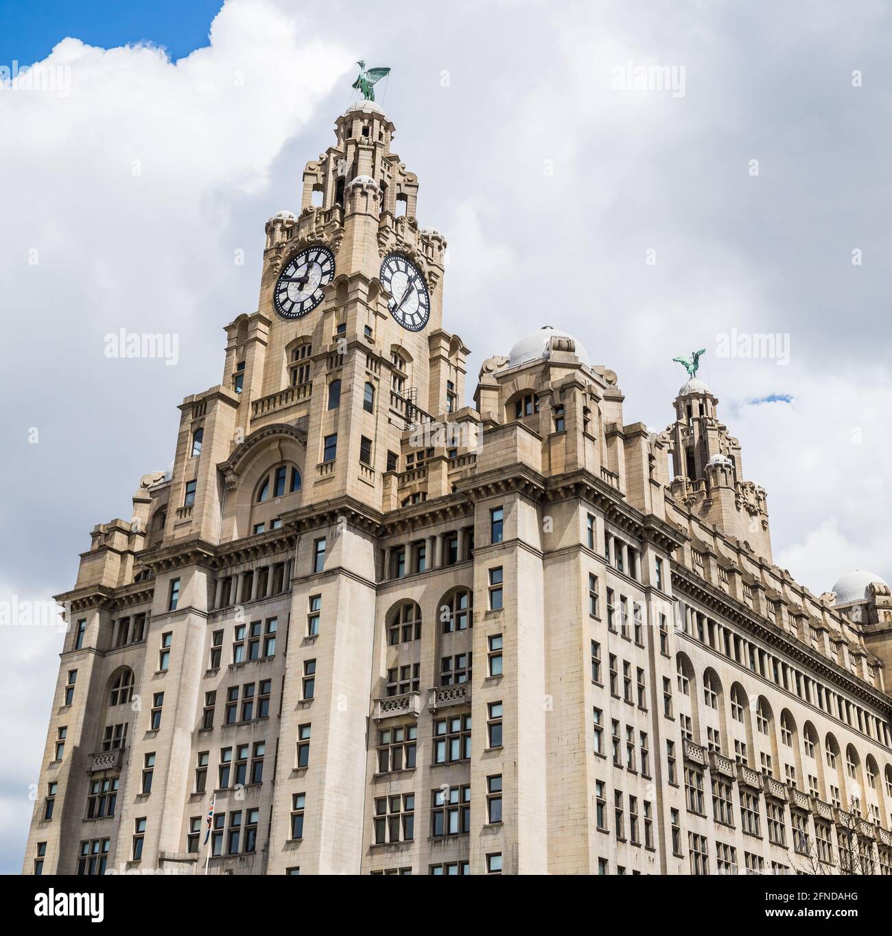 Waterfront place office building hi-res stock photography and images ...