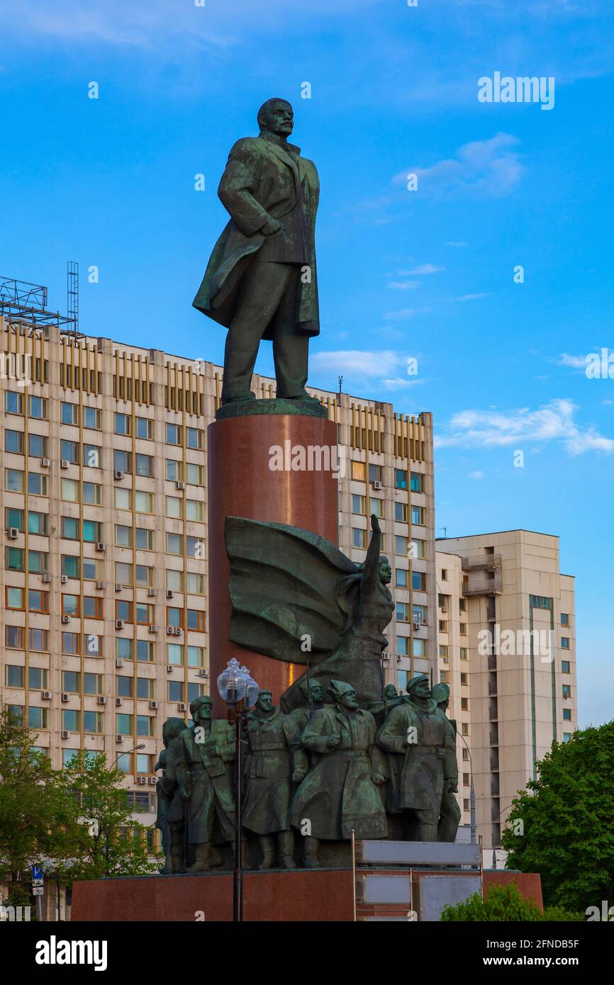 Monument to Lenin on October Square in Moscow Stock Photo - Alamy