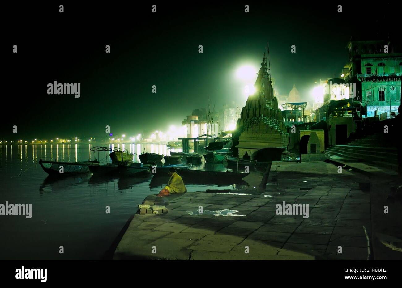 Varanasi ghat wide hi-res stock photography and images - Alamy