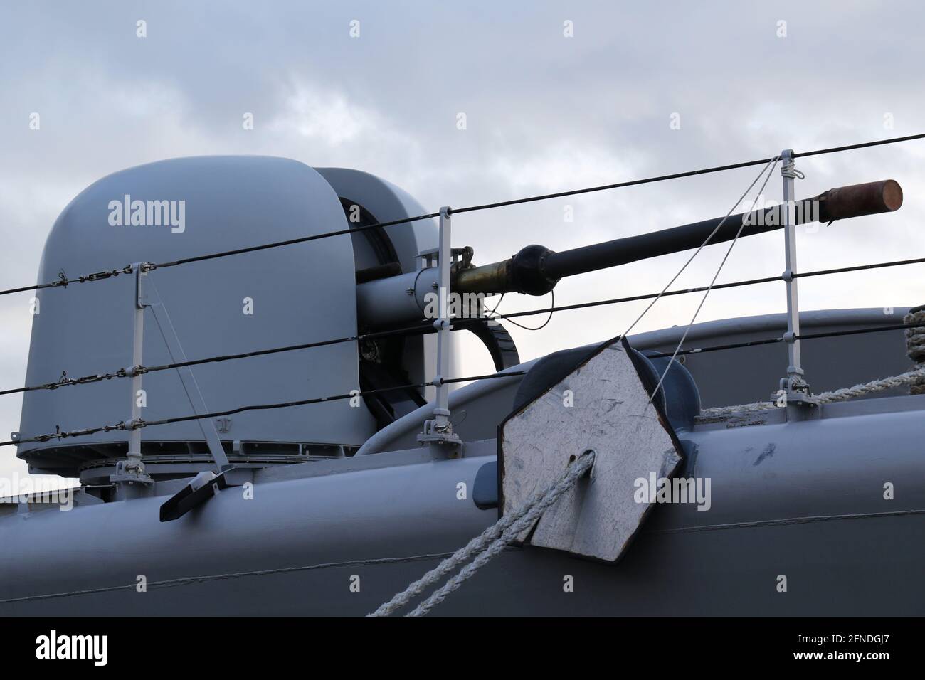 76mm oto melara gun hi-res stock photography and images - Alamy