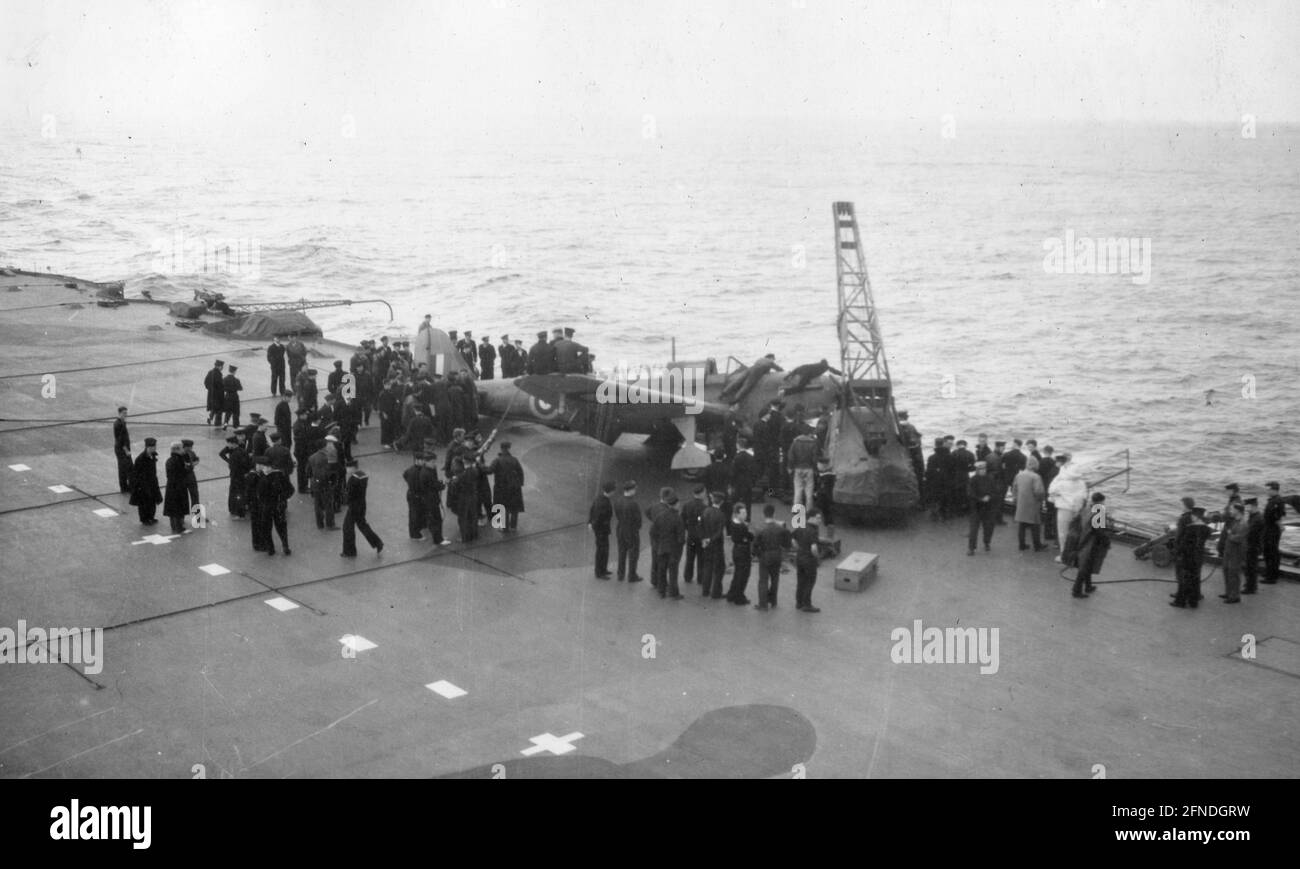 Hms victorious aircraft carrier hi-res stock photography and images - Alamy