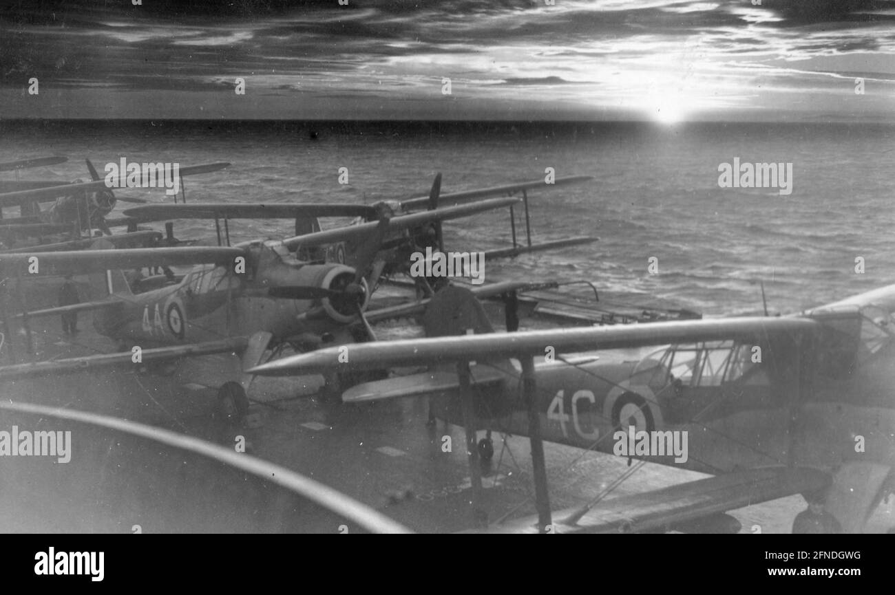 Hms victorious aircraft carrier hi-res stock photography and images - Alamy