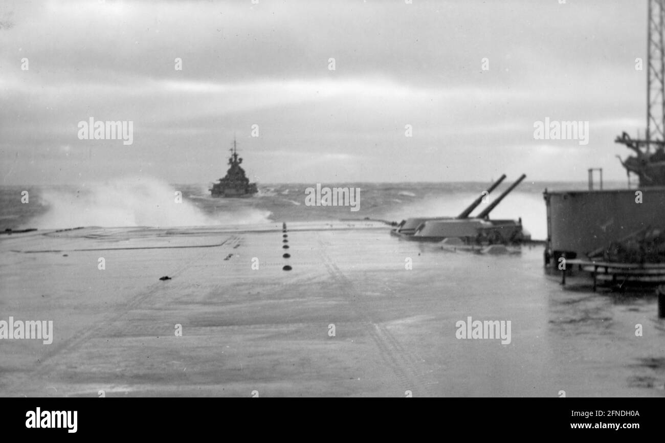 Hms victorious aircraft carrier hi-res stock photography and images - Alamy
